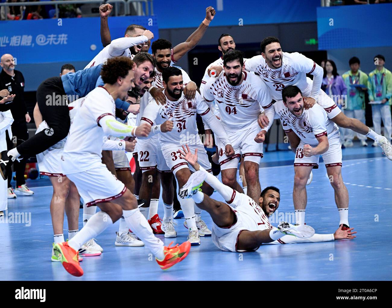 Hangzhou, China's Zhejiang Province. 5th Oct, 2023. Athletes of Qatar ...