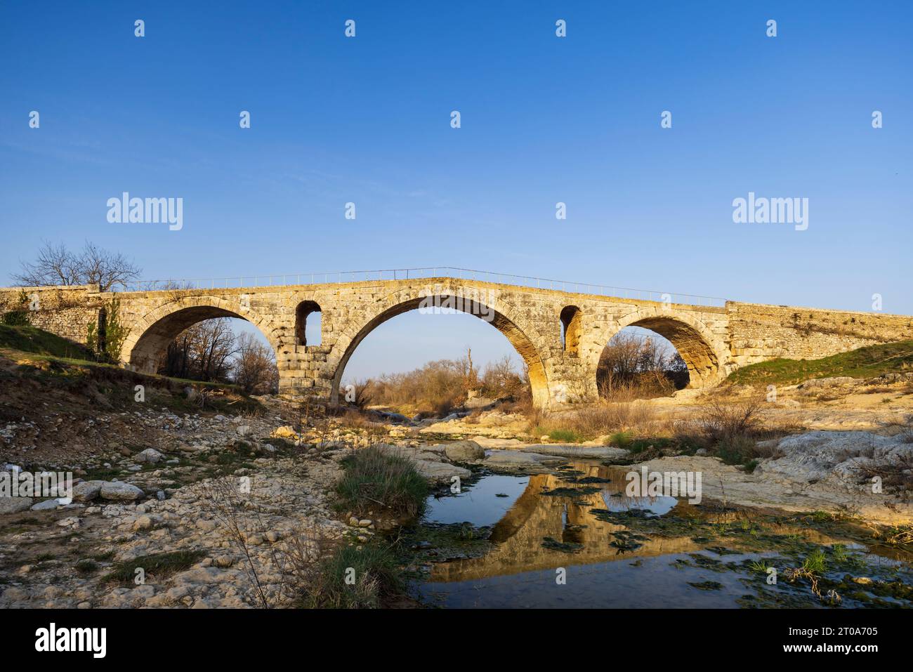 Pont Julien, roman stone arch bridge over Calavon river, Provence ...
