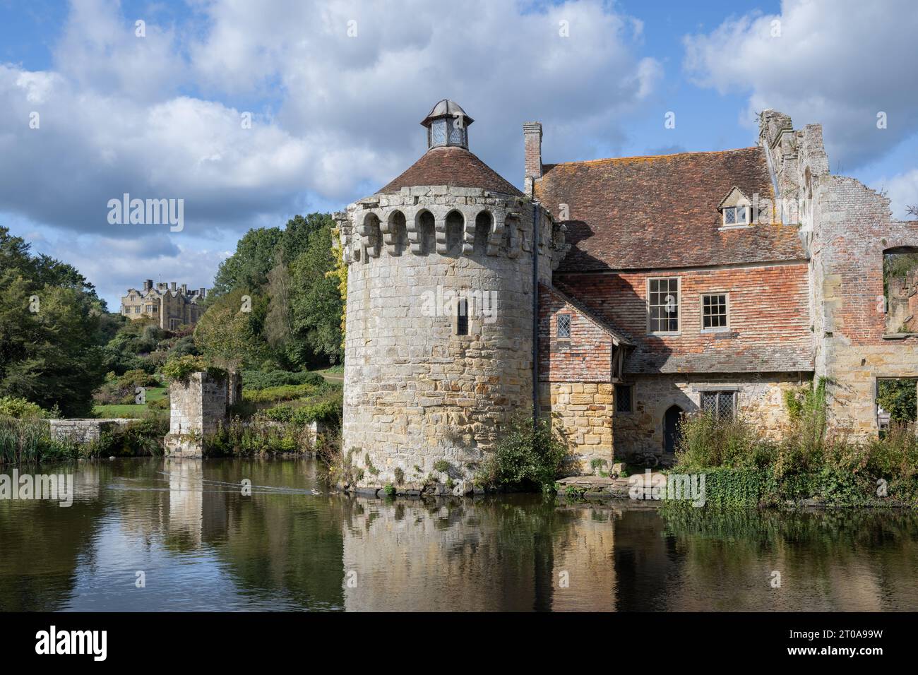Moat castle hi-res stock photography and images - Alamy