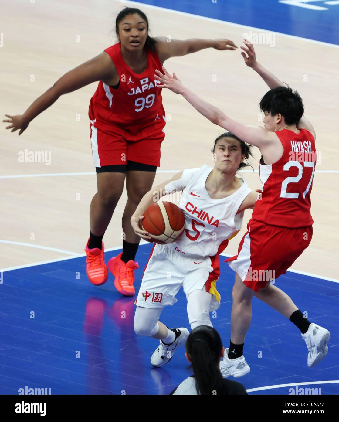 Hangzhou, China's Zhejiang Province. 5th Oct, 2023. Wang Siyu (C) of ...