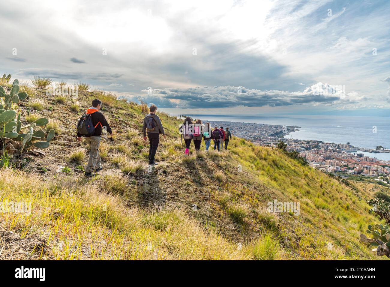 Sentiero sentiero sentiero percorso hi-res stock photography and images ...