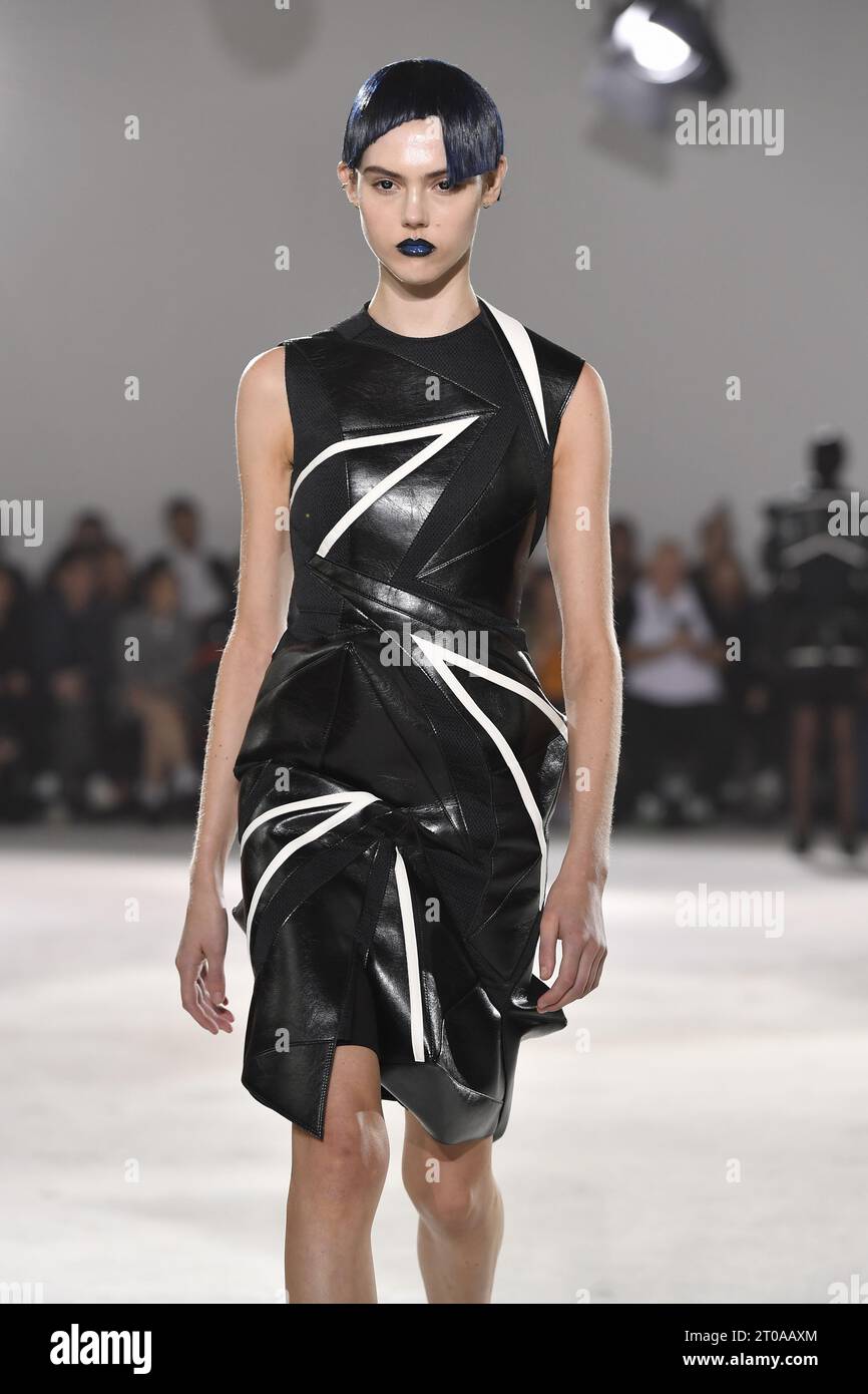 Paris, France. 30th Sep, 2023. Model Grace Cameron walks on the runway ...