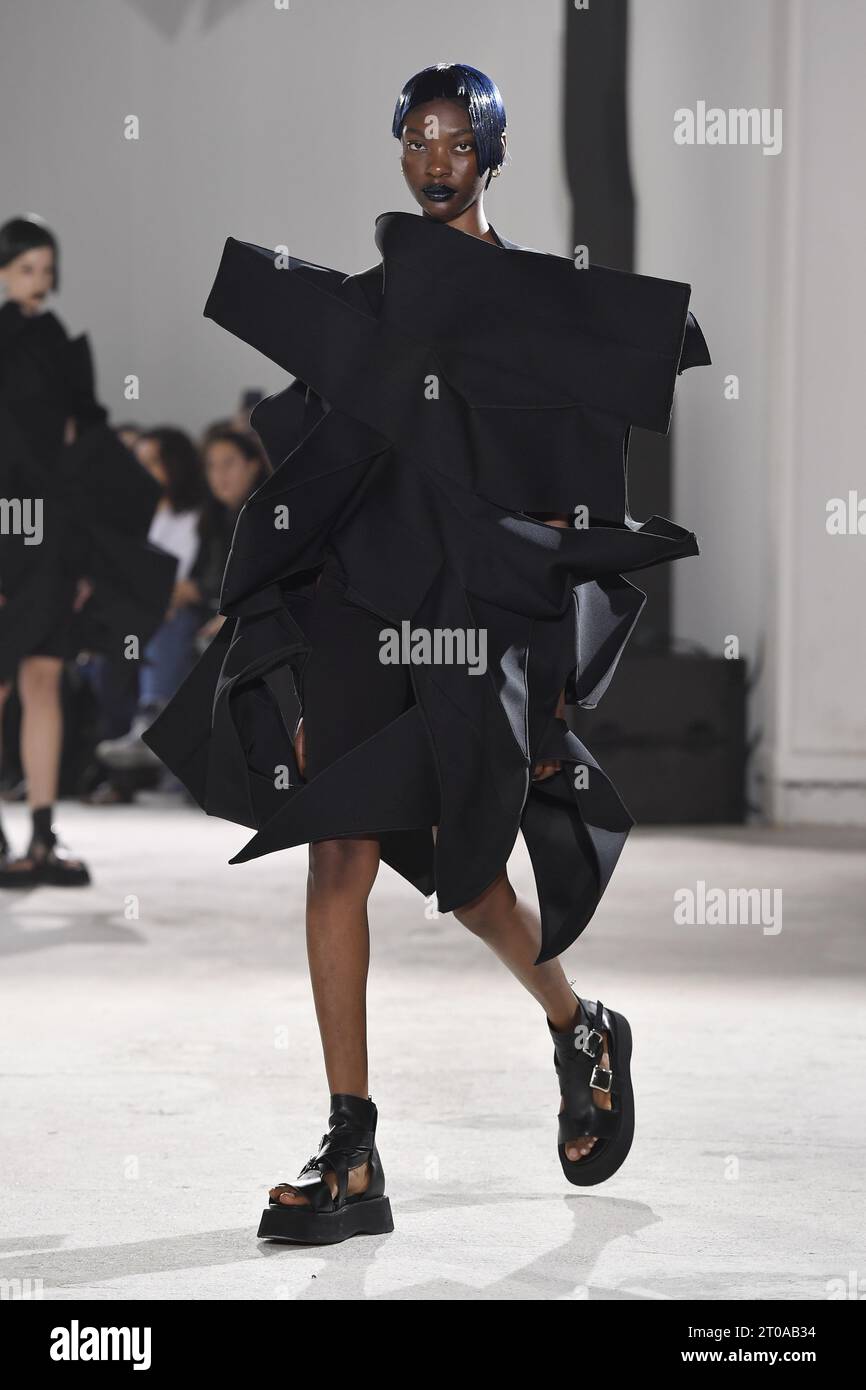 Paris, France. 30th Sep, 2023. Model Lydia Adeyemi walks on the runway ...
