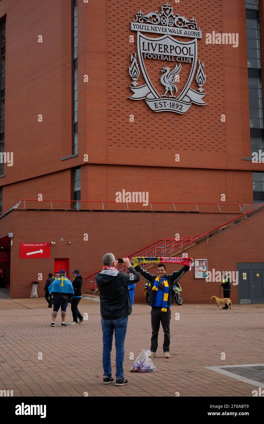 Liverpool, UK. 05th Oct, 2023. Union Saint-Gilloise fans pose for a ...