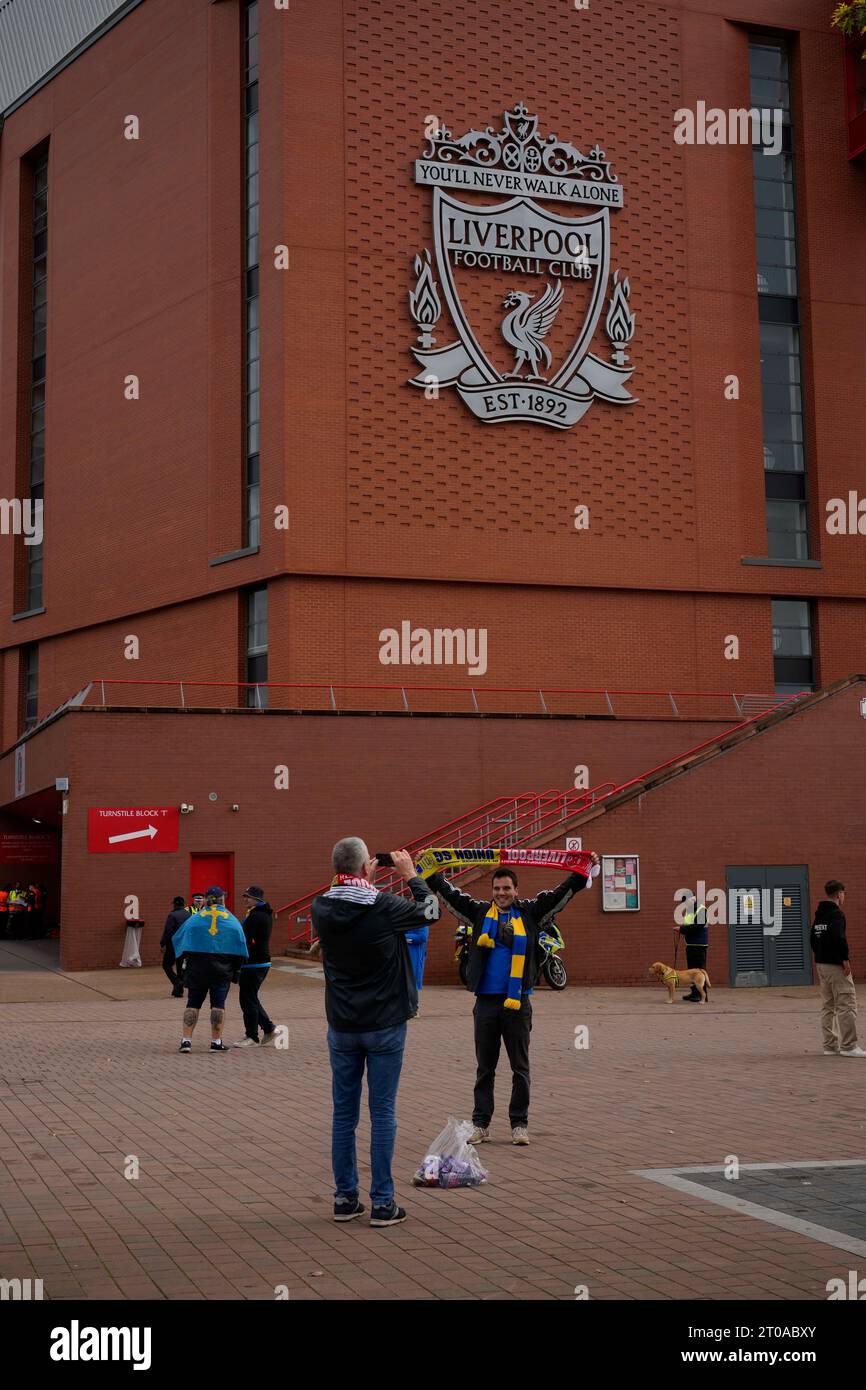 Liverpool, UK. 05th Oct, 2023. Union Saint-Gilloise fans pose for a ...