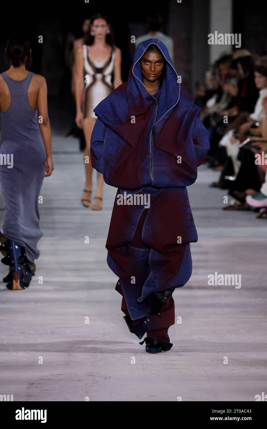 Paris, France. 01st Oct, 2023. A model walks on the runway at the Y ...