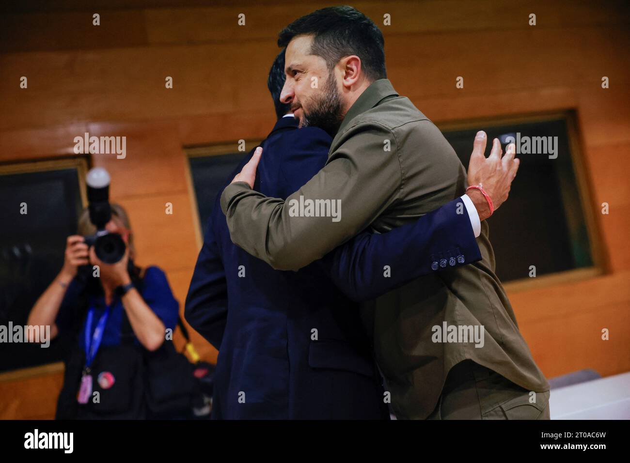 Ukraine's President Volodymyr Zelenskyy, right, and British Prime ...
