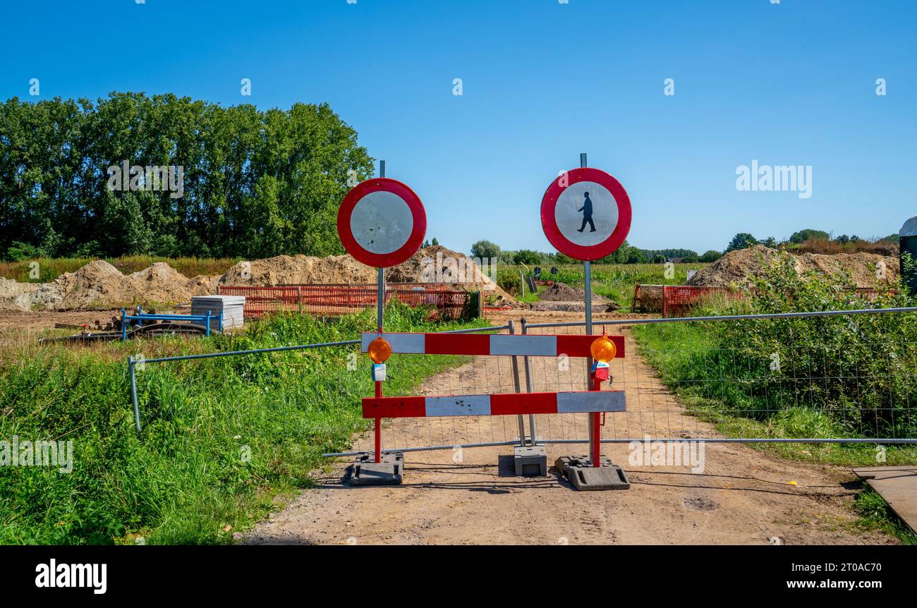 Road blocked concrete blocks hi-res stock photography and images - Alamy