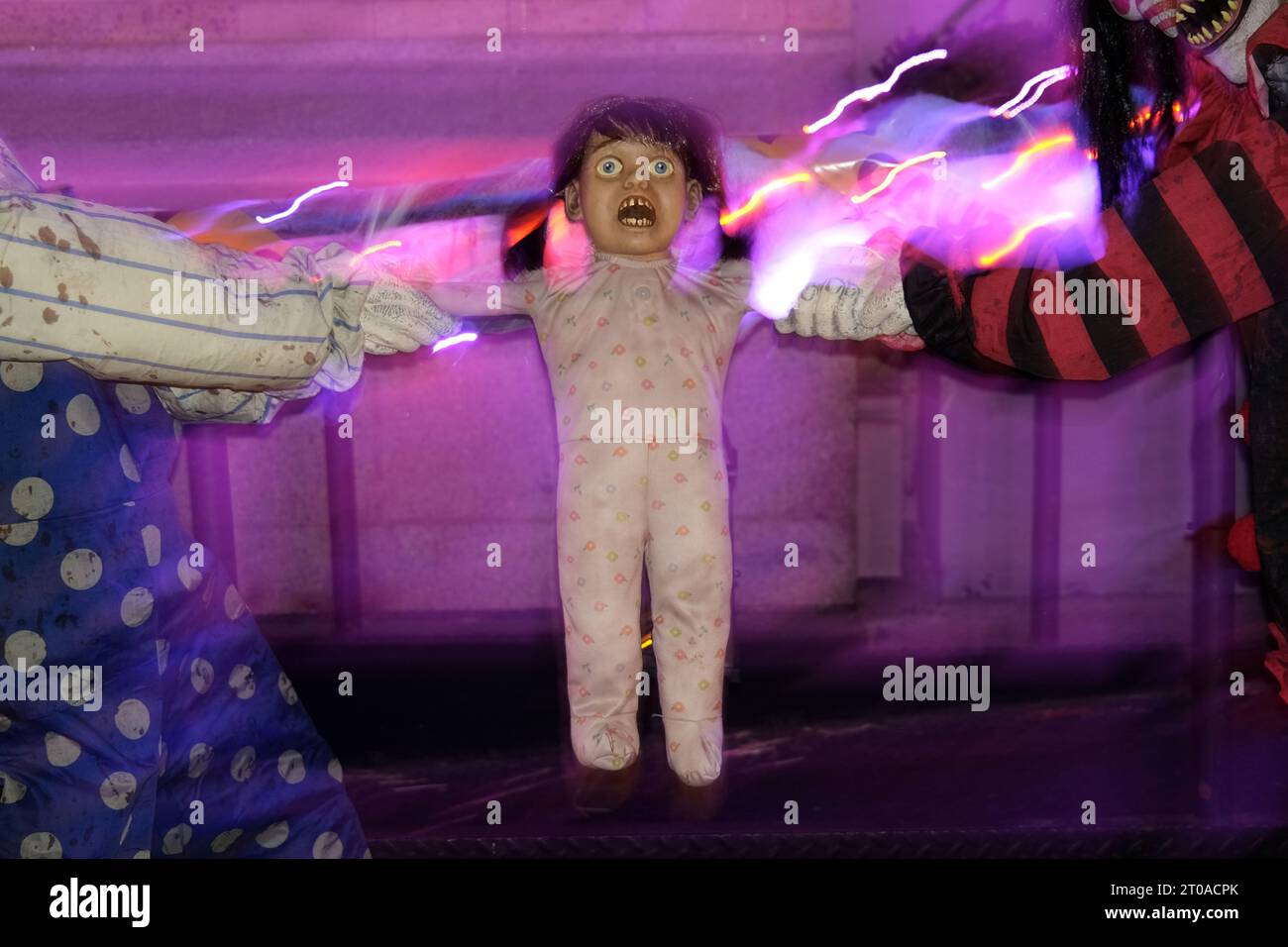 New York, New York, USA. 4th Oct, 2023. Animatronic Halloween display ...