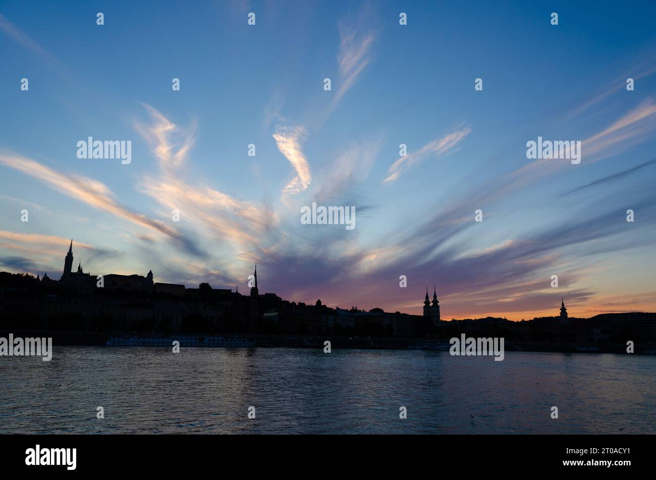 Rio danubio en budapest hi-res stock photography and images - Alamy