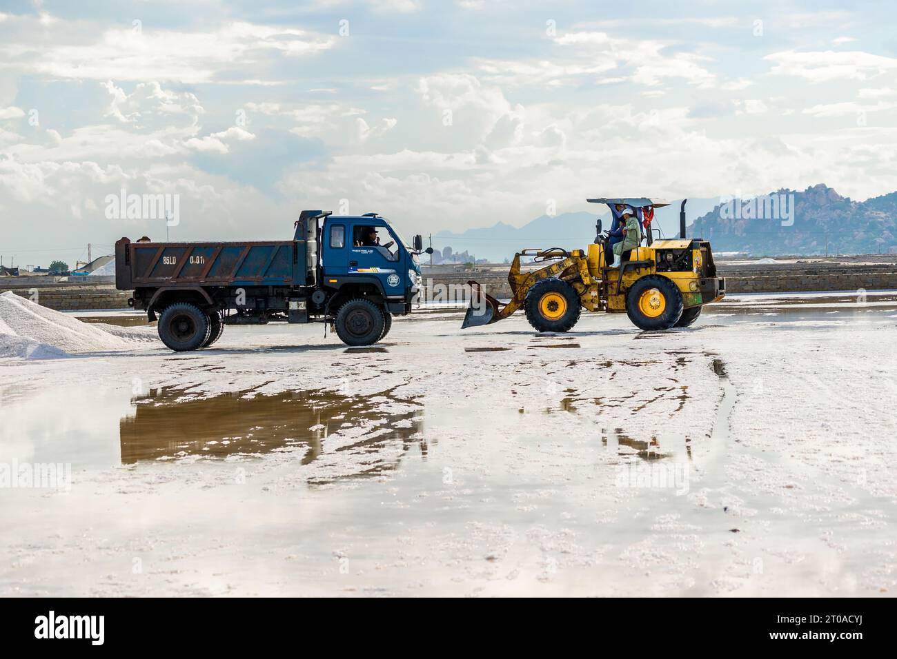 Salt farmers are making salt, the salt fields are pure white, men and ...