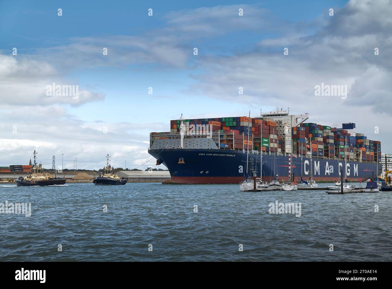 Containership entering port of southampton hi-res stock photography and ...