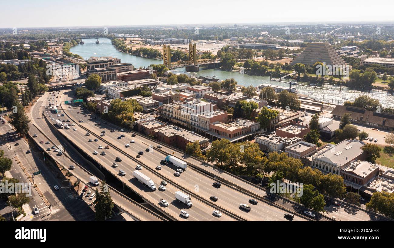 Afternoon aerial view of the historic city center and Tower Bridge of ...
