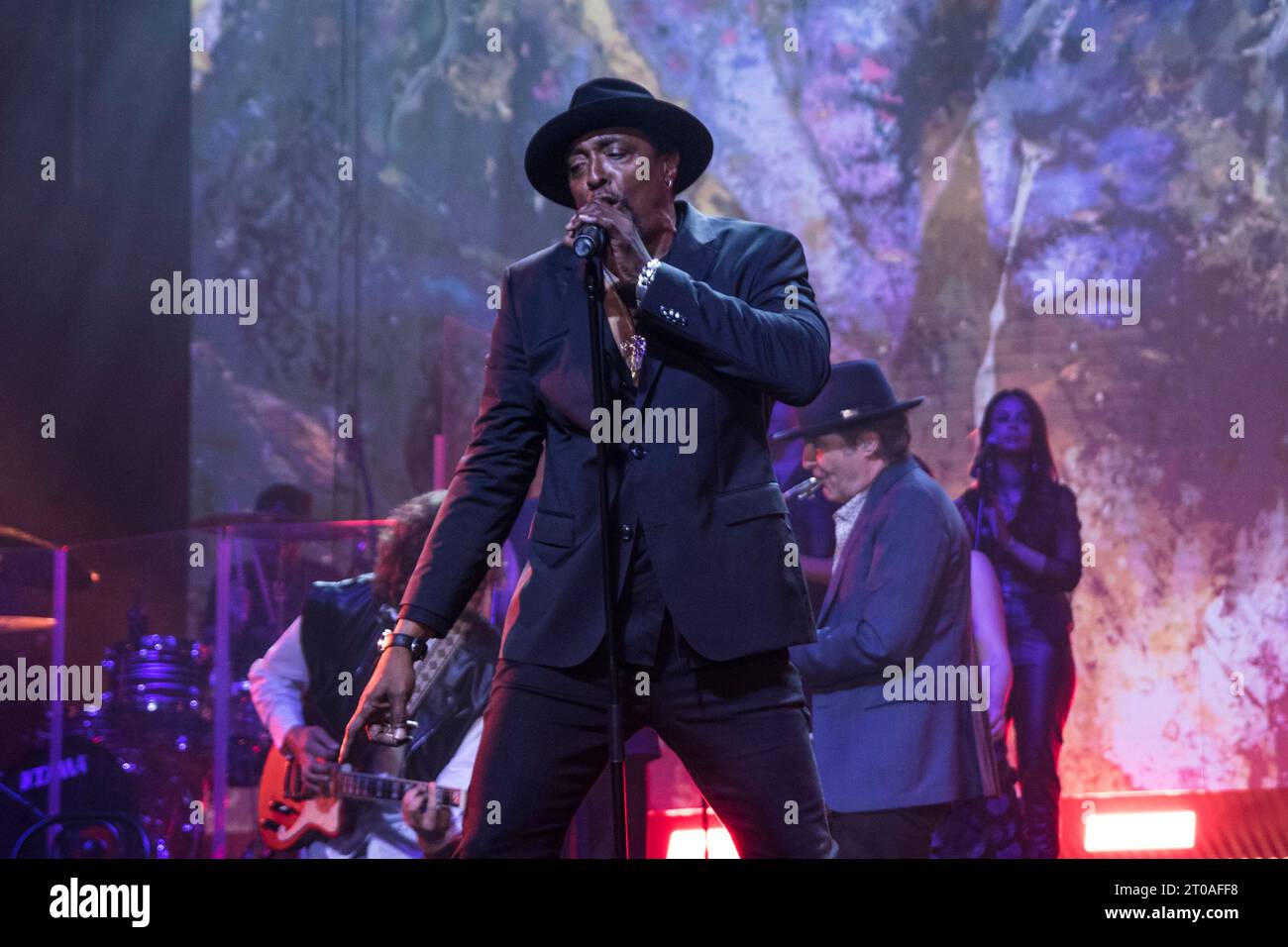 Bernard fowler rolling stones hi-res stock photography and images - Alamy