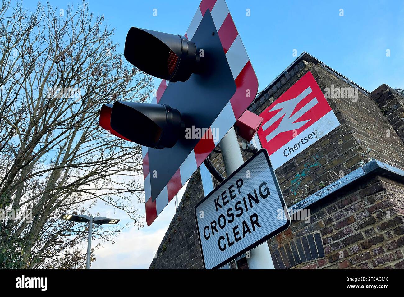 Chertsey railway station hi-res stock photography and images - Alamy