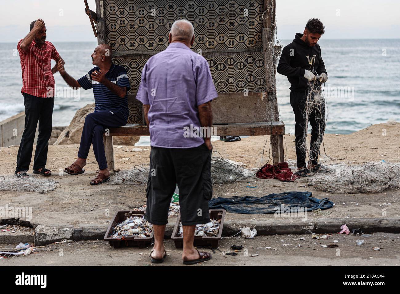 Gaza, Gaza, Palestine. 4th Oct, 2023. Palestinian fisherman on the crab ...