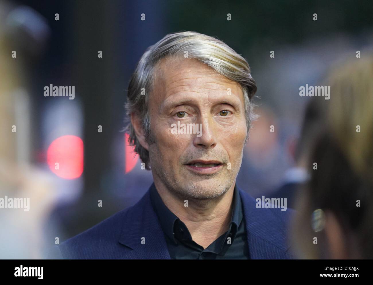 Hamburg, Germany. 05th Oct, 2023. Actor Mads Mikkelsen arrives on the red carpet at Cinemaxx for ...