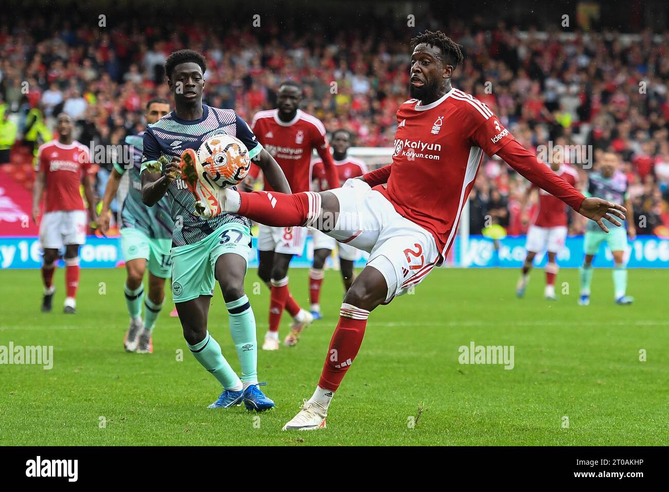 Divock Origi of Nottingham Forest battles with Michael Olakigbe of ...