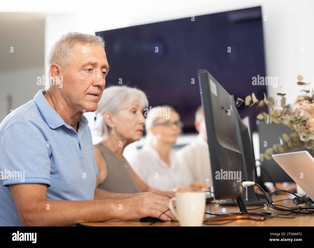 Computer classes old hi-res stock photography and images - Alamy