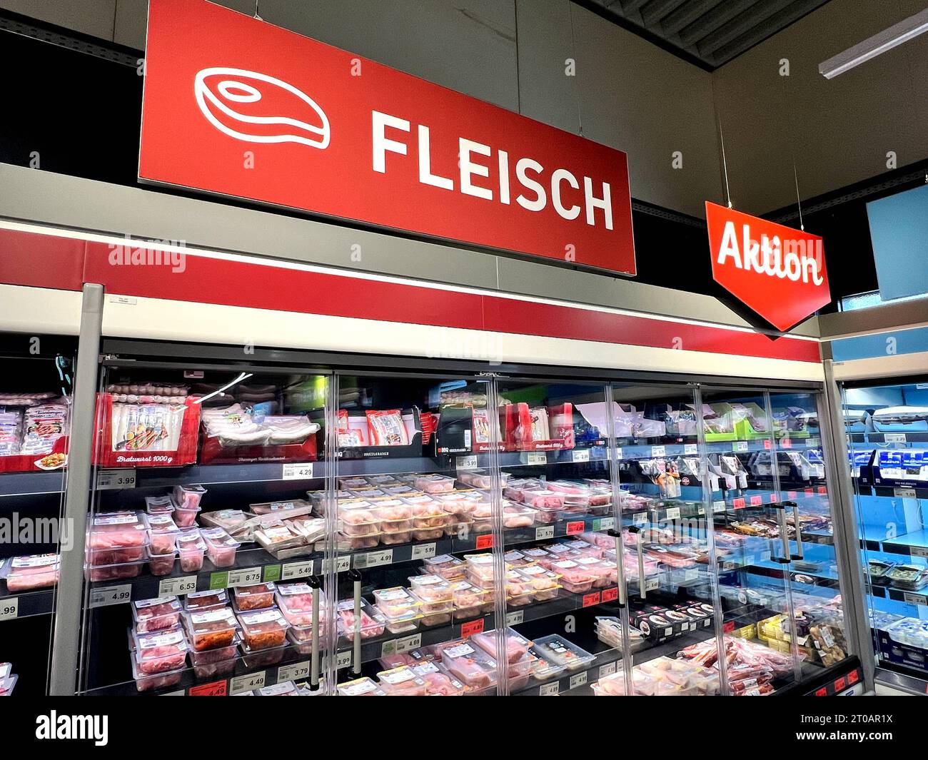 Fleisch Regal ALDI Nord *** Meat shelf ALDI North Copyright: xmix1x ...