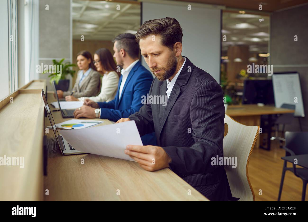 Reading research man computer hi-res stock photography and images - Alamy