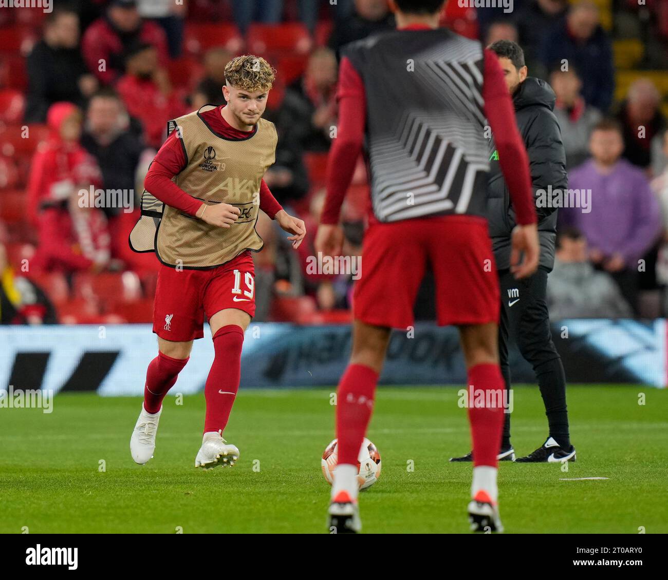 Liverpool, UK. 05th Oct, 2023. Harvey Elliott #19 of Liverpool warms up ...