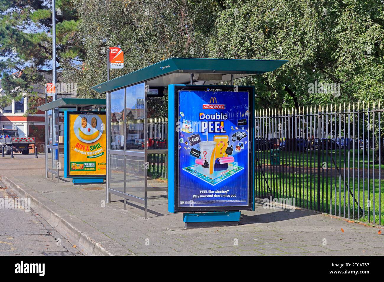 Cardiff bus hi-res stock photography and images - Alamy