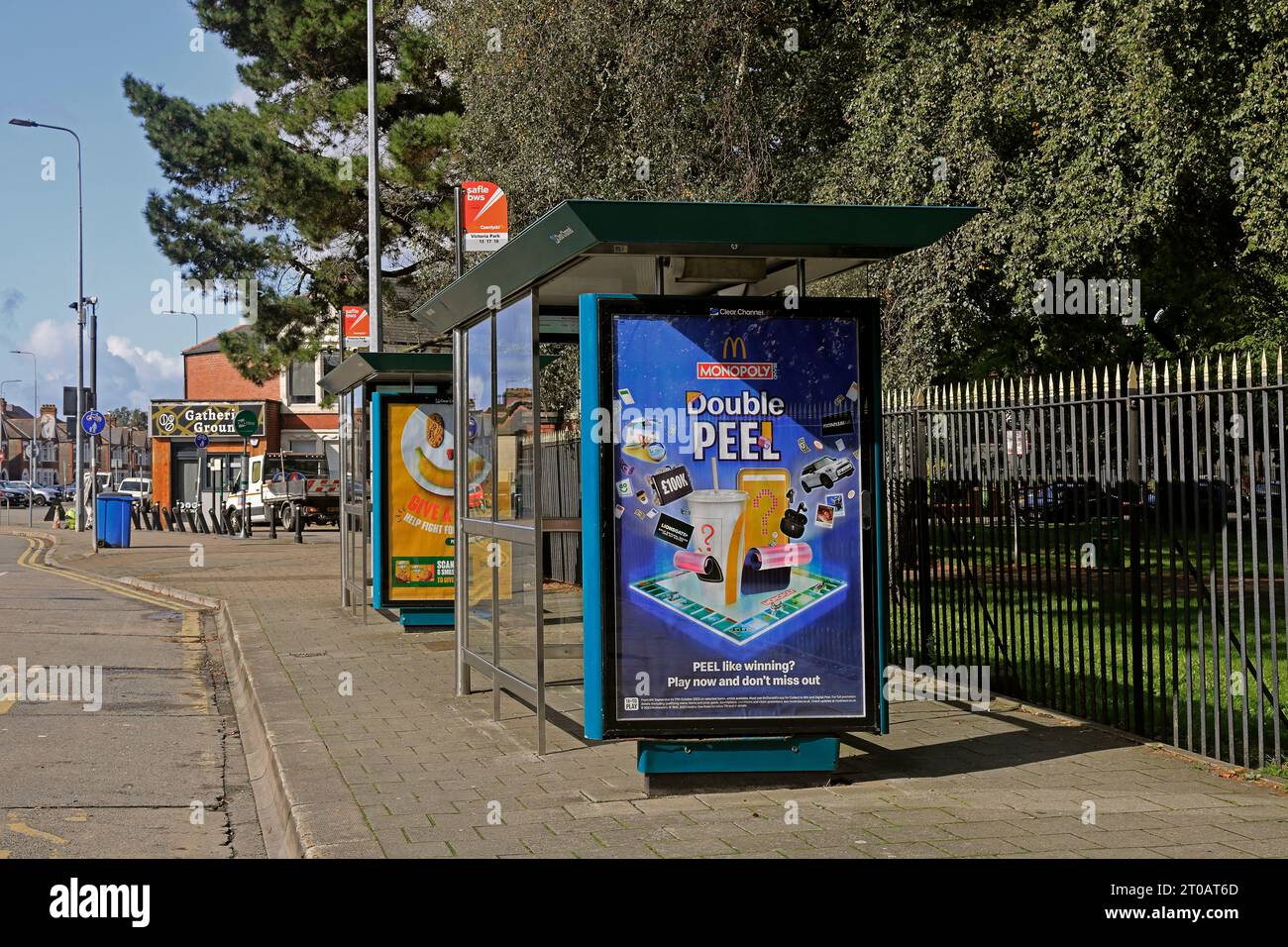 Cardiff bus hi-res stock photography and images - Alamy