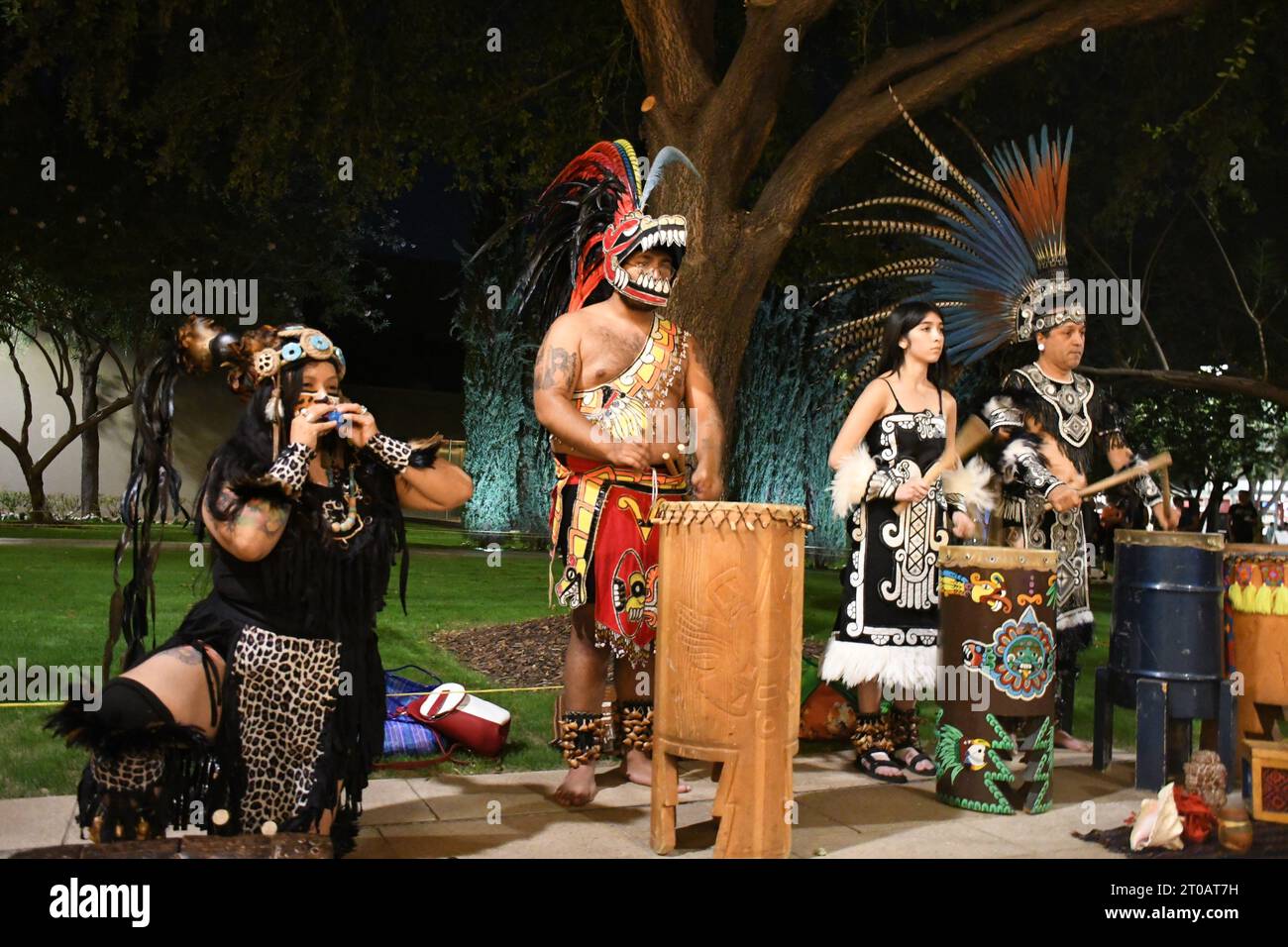 Phoenix, USA. 5th Oct, 2023. Indigenous artists play traditional ...