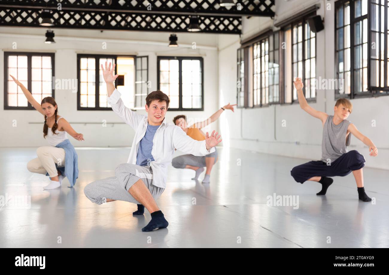Team of young dancers training moves Stock Photo - Alamy