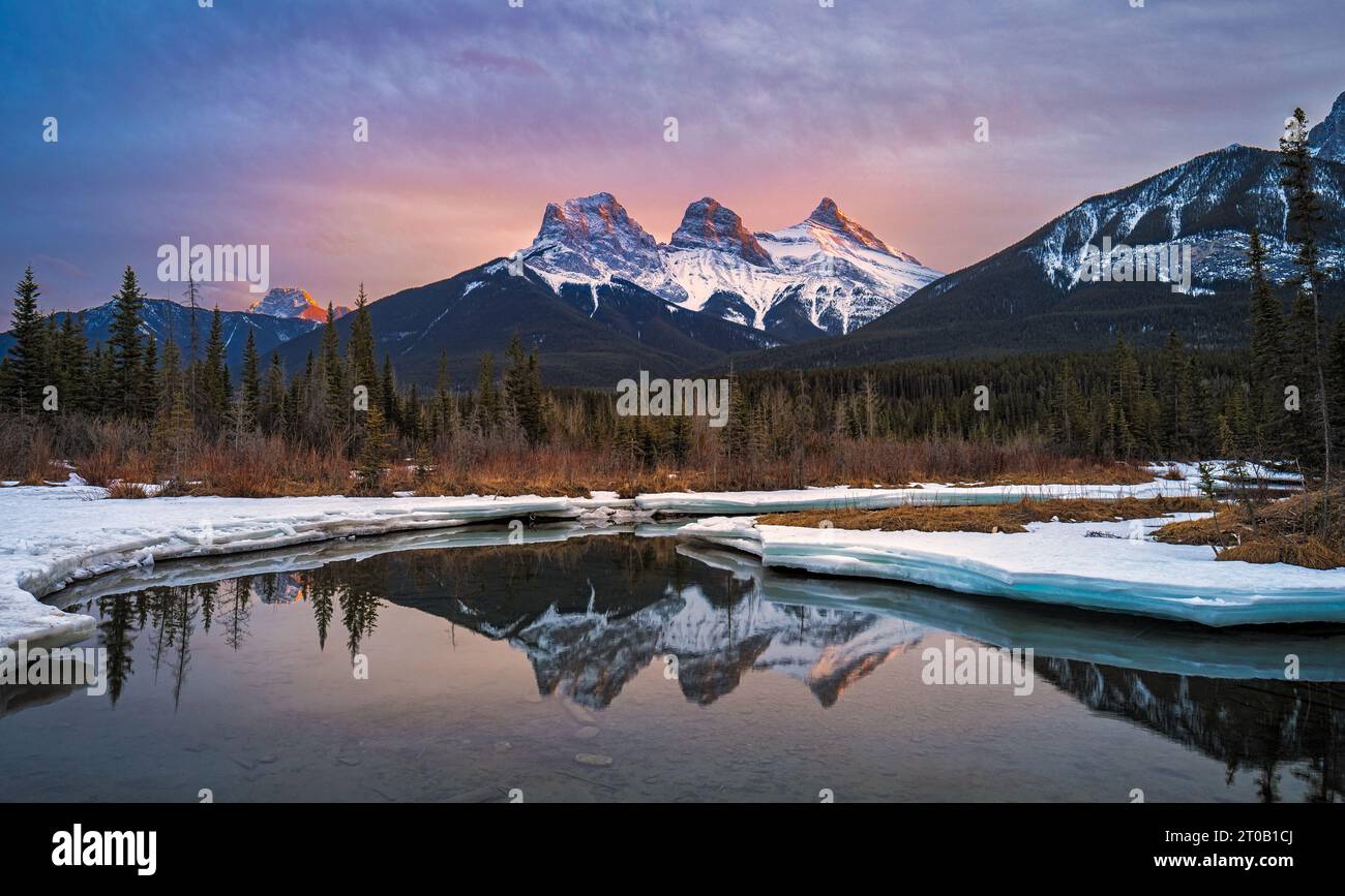 Three sisters mountain hi-res stock photography and images - Alamy