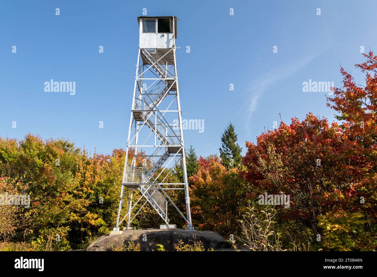 Mt Arab fire tower in Adirondacks surrounded by fall foliage Stock ...