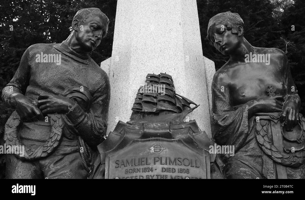 Samuel plimsoll statue Black and White Stock Photos & Images - Alamy
