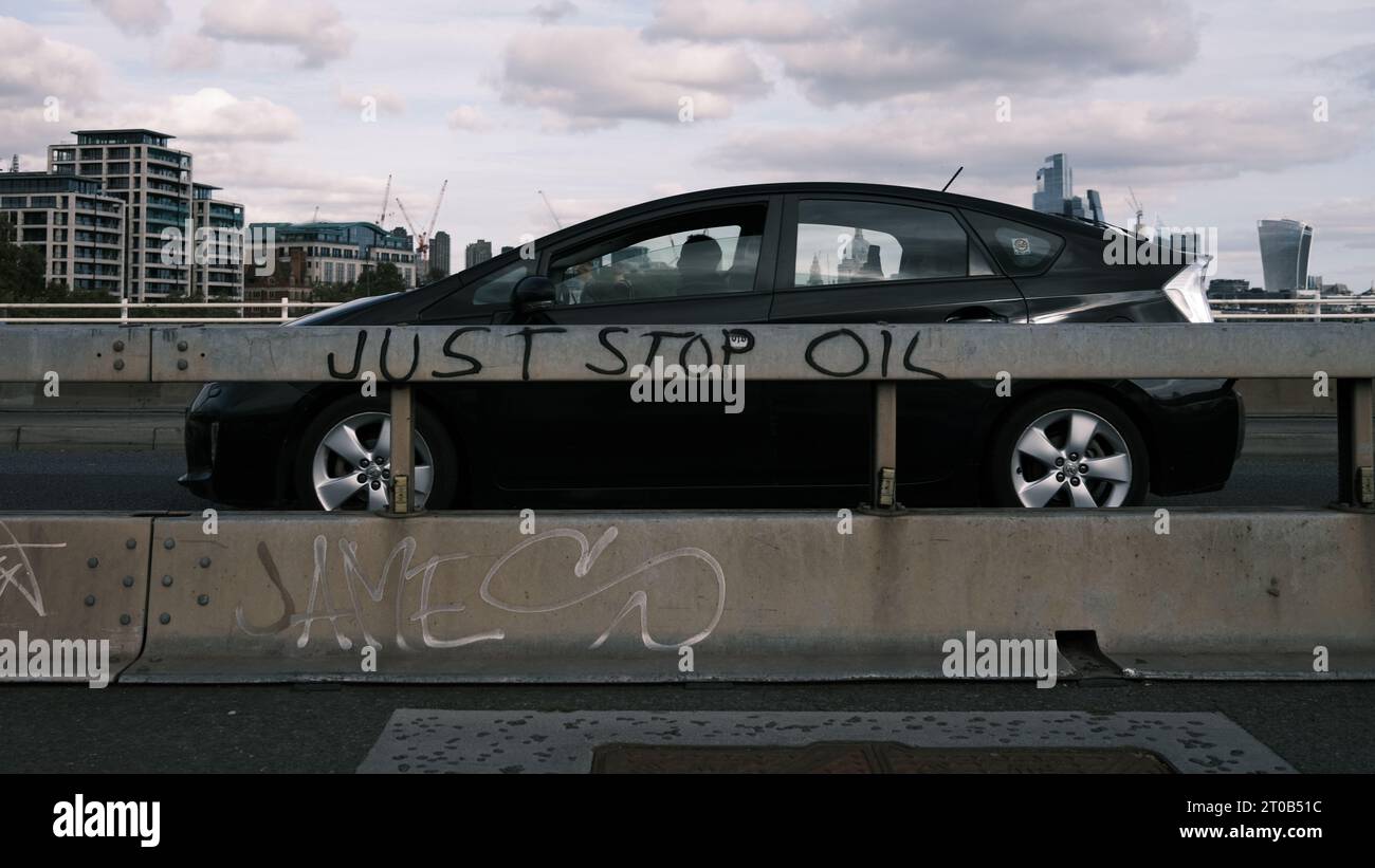 Just stop oil graffiti hi-res stock photography and images - Alamy