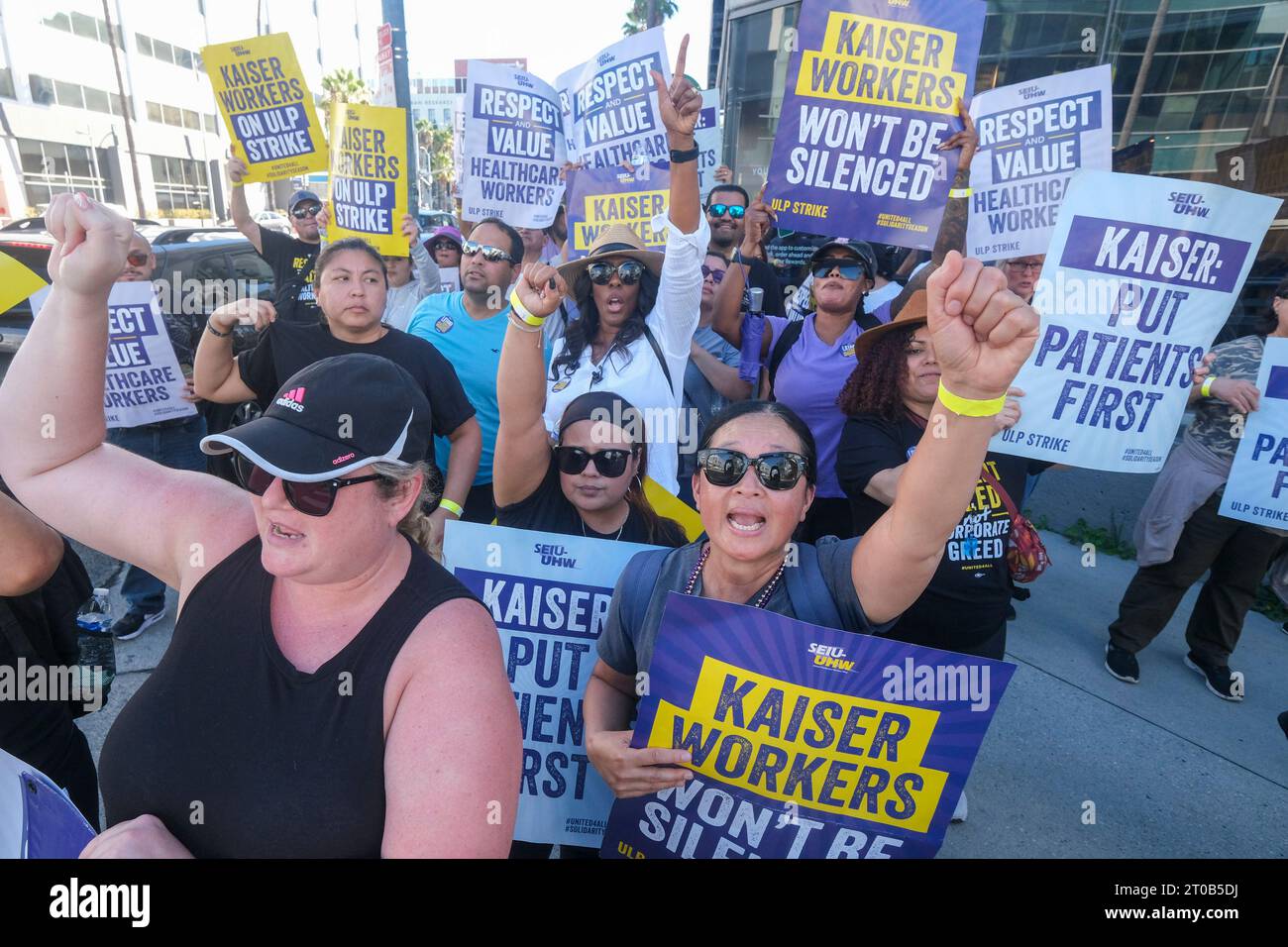 Los Angeles, California, USA. 5th Oct, 2023. Kaiser Permanente healthcare workers rally outside ...