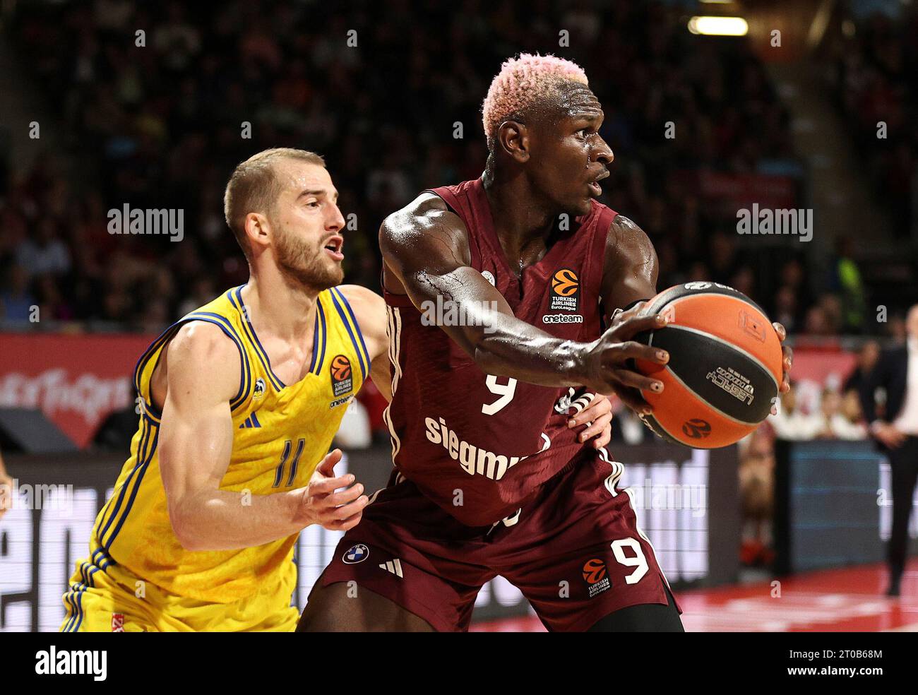 Munchen fc bayern vs berlin alba hi-res stock photography and images ...