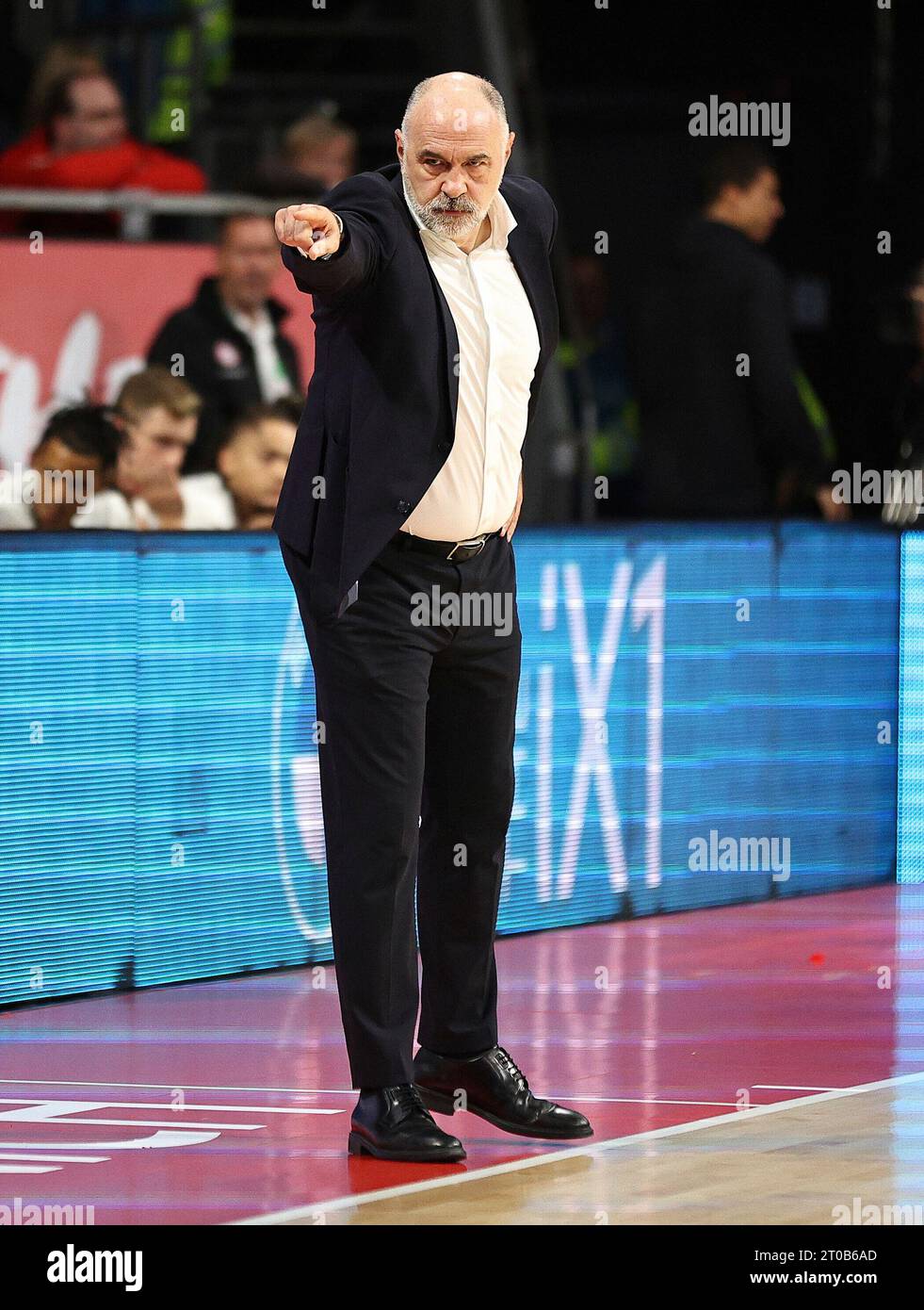 Pablo Laso (Bayern Basketball, Cheftrainer) gibt Anweisungen. GER, FC ...