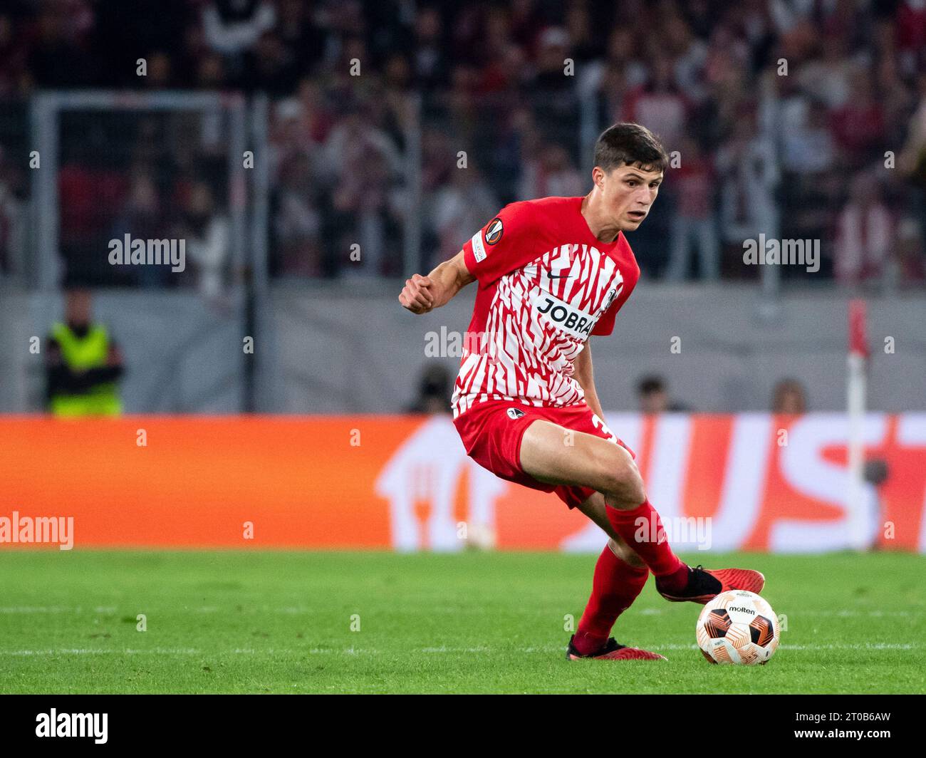 Merlin Roehl (SC Freiburg, #34) am Ball, GER, SC Freiburg (SCF) vs West ...