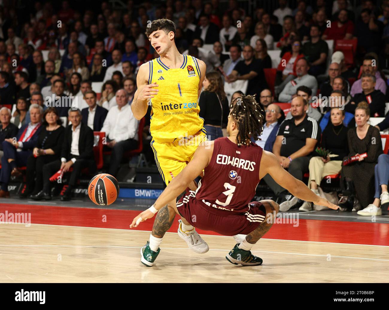 Carsen Edwards (Bayern Basketball, #3) foult Gabriele Procida (ALBA ...