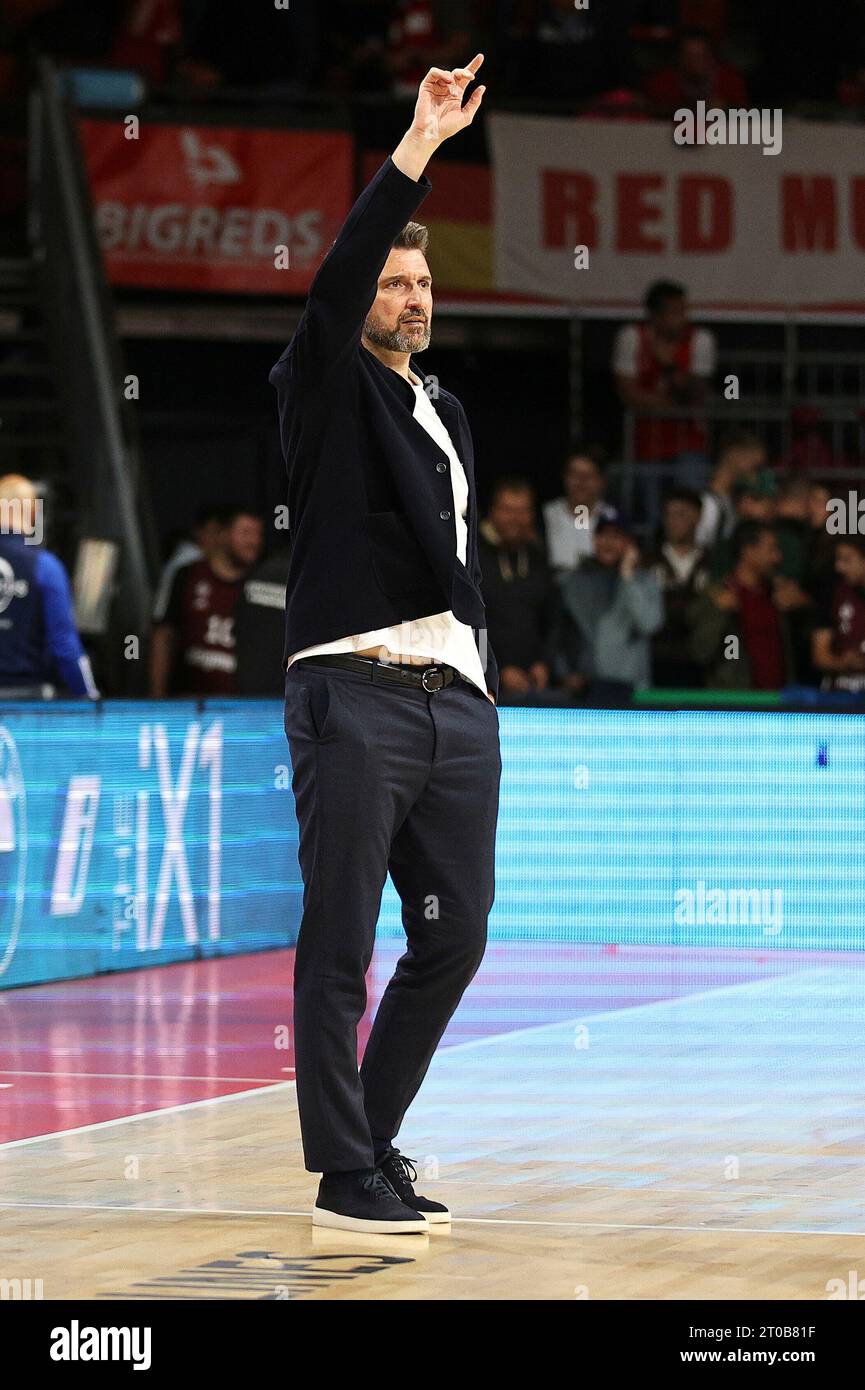 Munchen fc bayern vs berlin alba hi-res stock photography and images ...