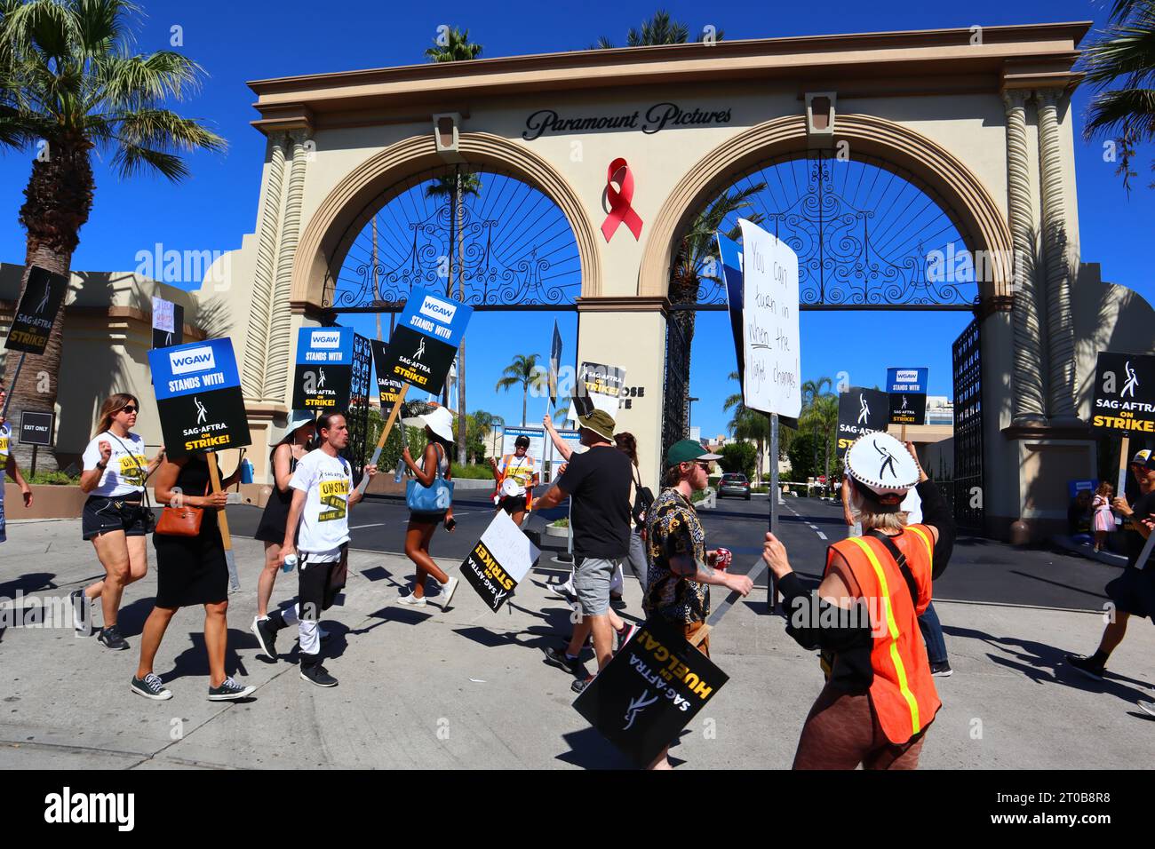 Paramount studios los angeles exterior hi-res stock photography and ...