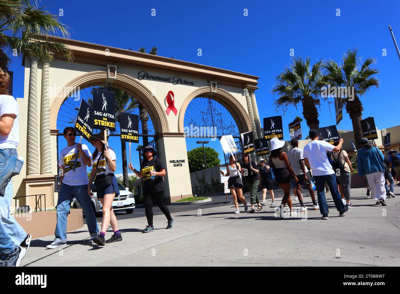 Paramount studios los angeles exterior hi-res stock photography and ...