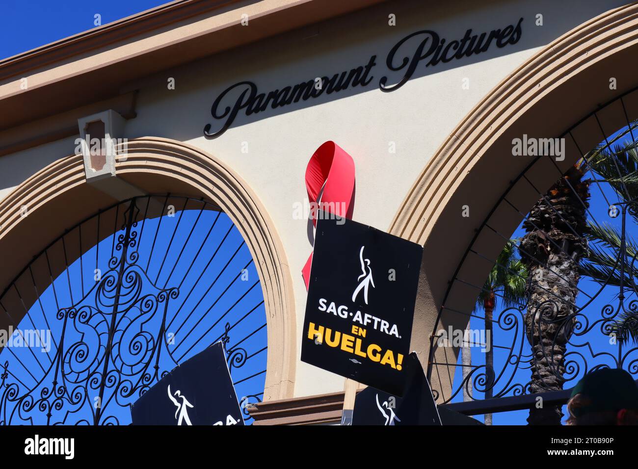 Paramount studios los angeles exterior hi-res stock photography and ...