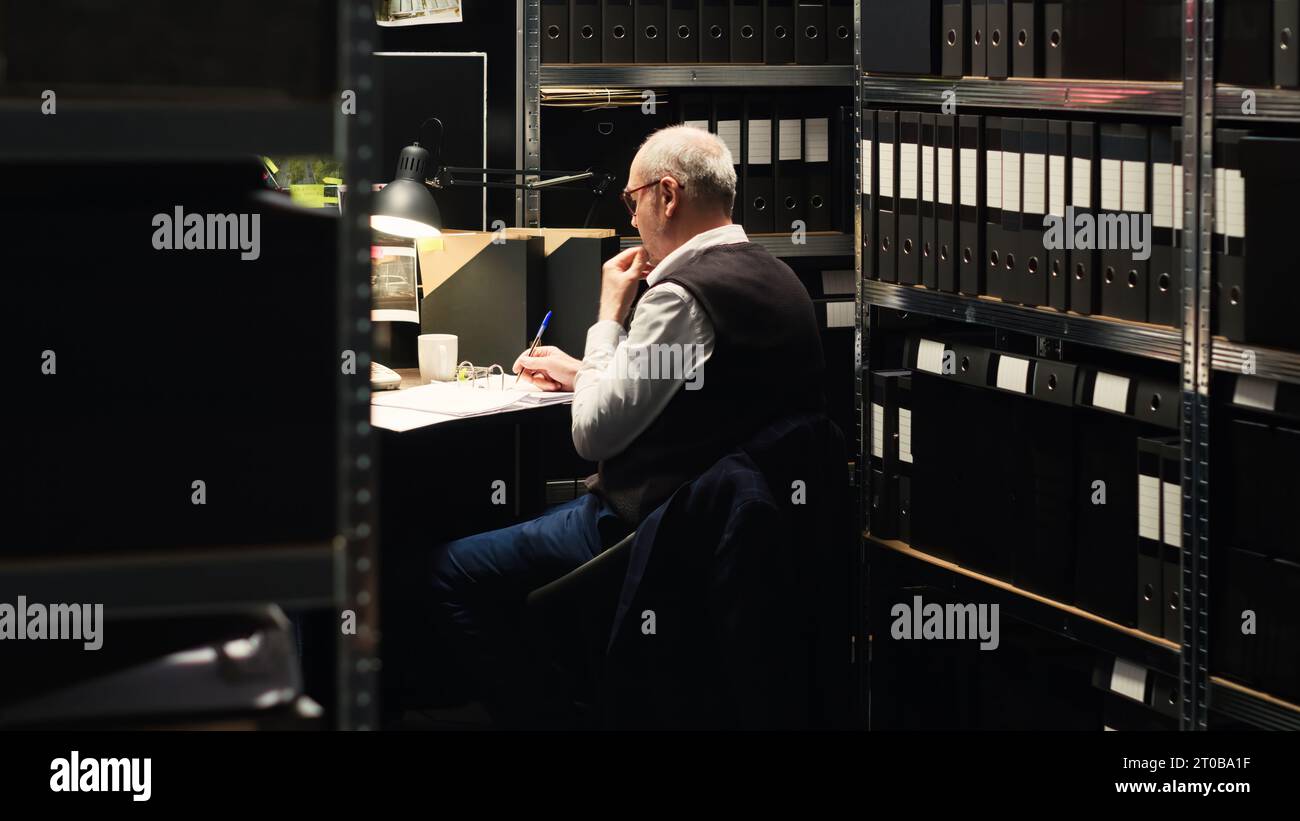 Partners receiving suspect coordinates to catch him and solve case ...