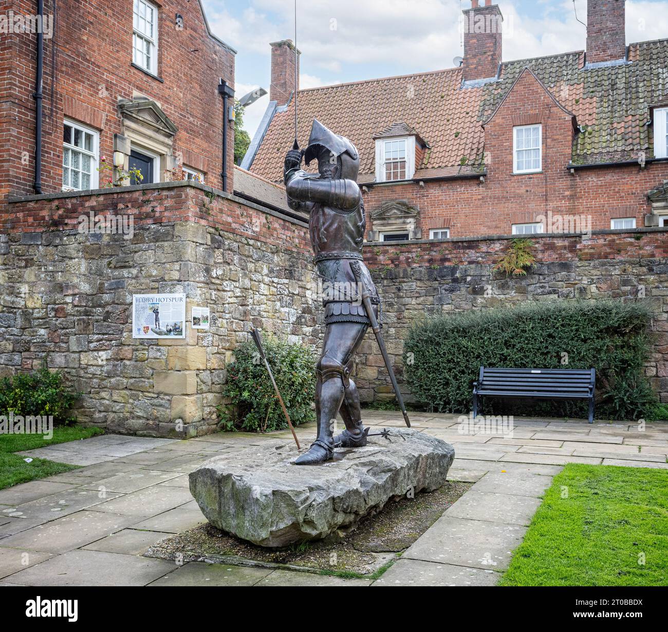 Bronze statue of Harry Hotspur (Sir Henry Percy) in Alnwick ...