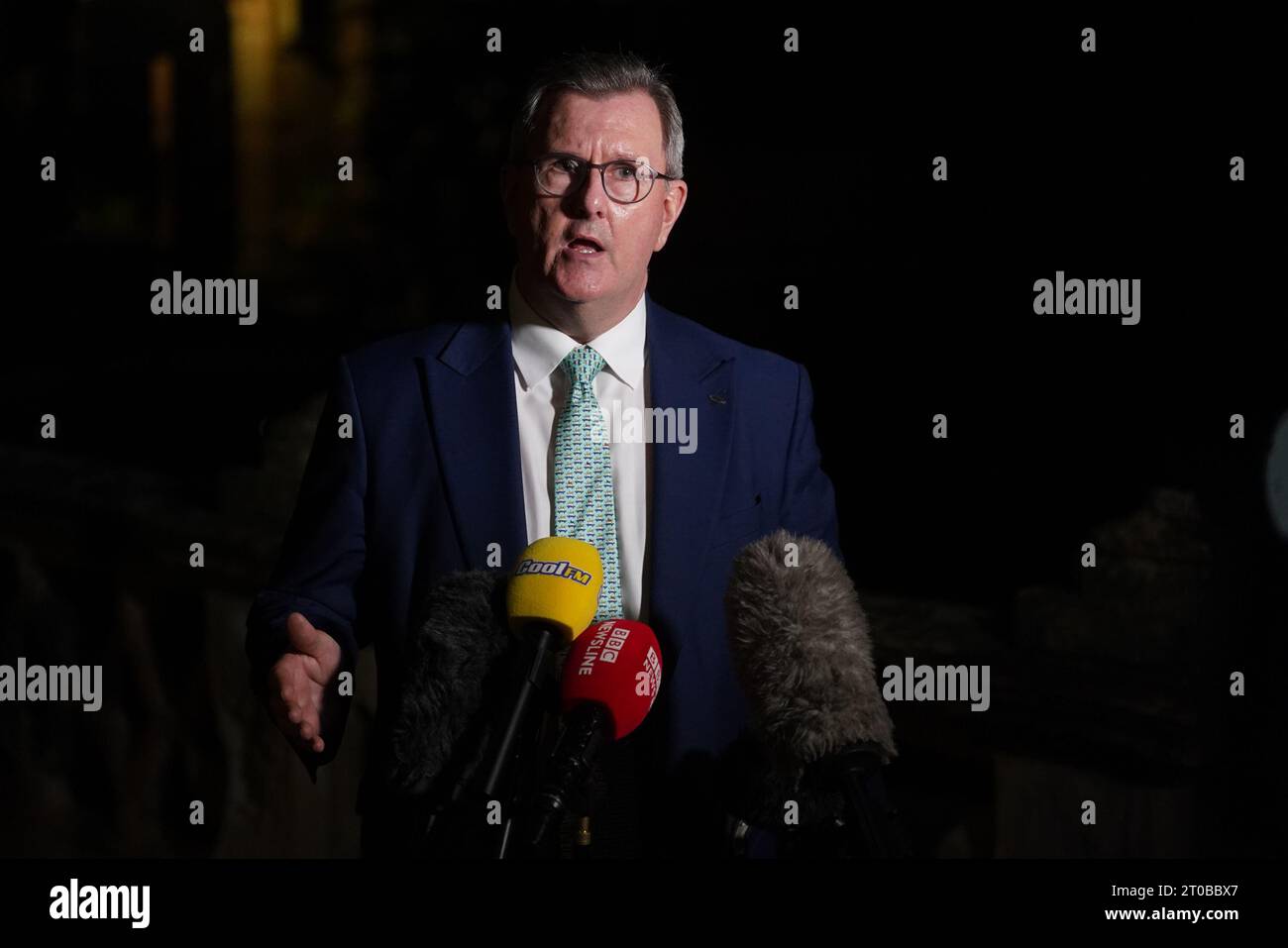 Sir jeffrey donaldson lurgan hi-res stock photography and images - Alamy