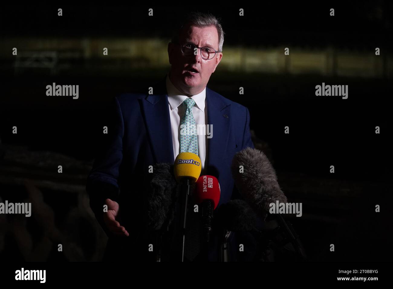 Sir jeffrey donaldson lurgan hi-res stock photography and images - Alamy