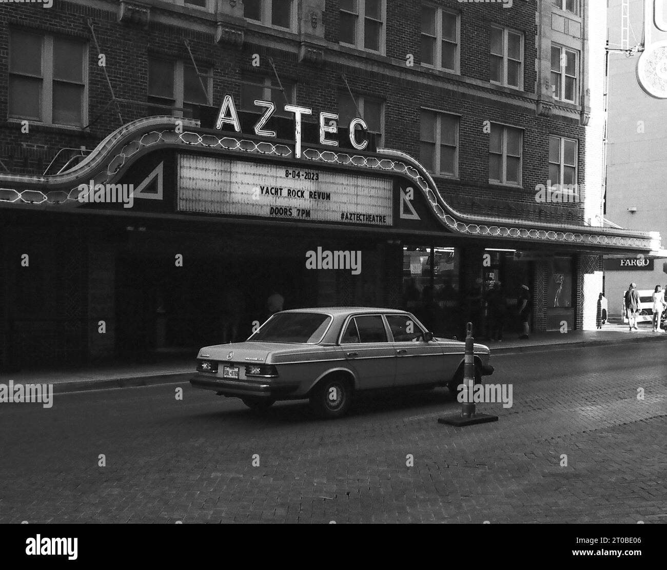 Mercedes retro vintage Black and White Stock Photos & Images - Alamy