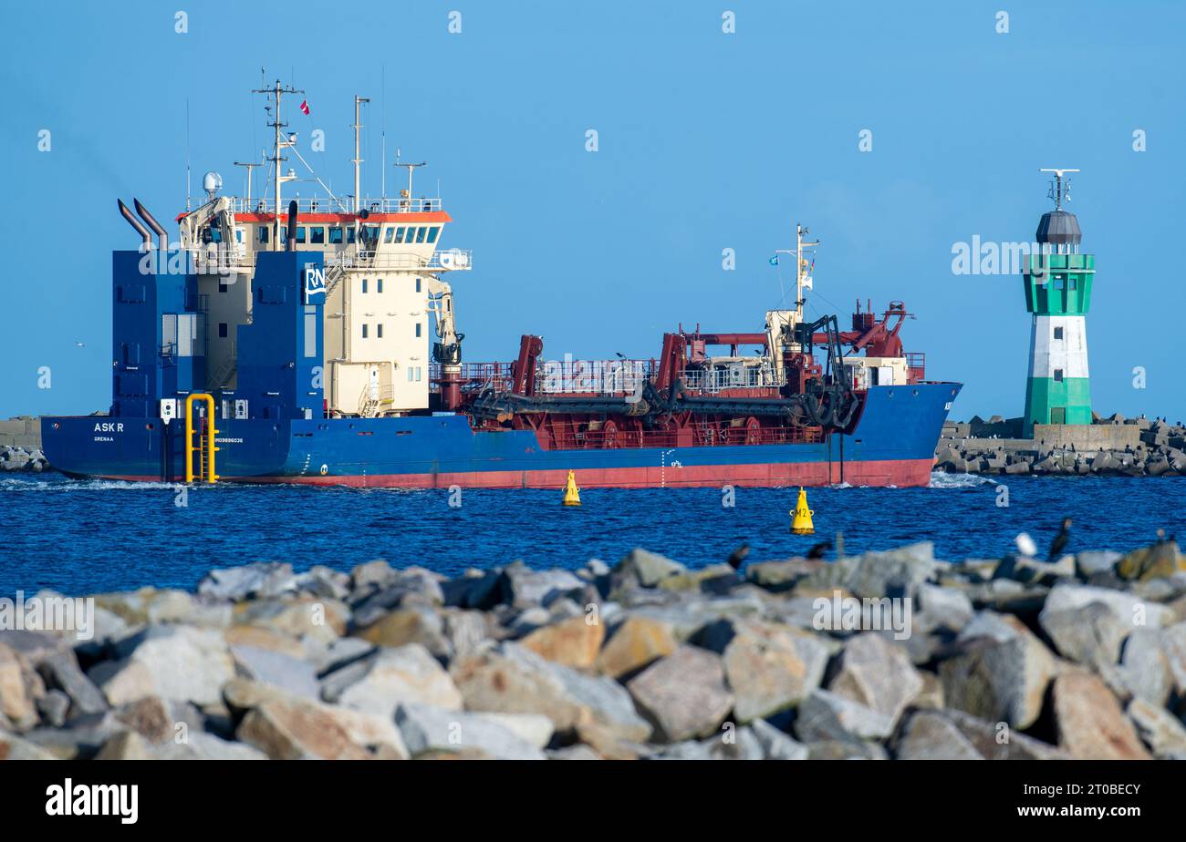 Sassnitz, Germany. 05th Oct, 2023. A ship sails in the port of Mukran ...