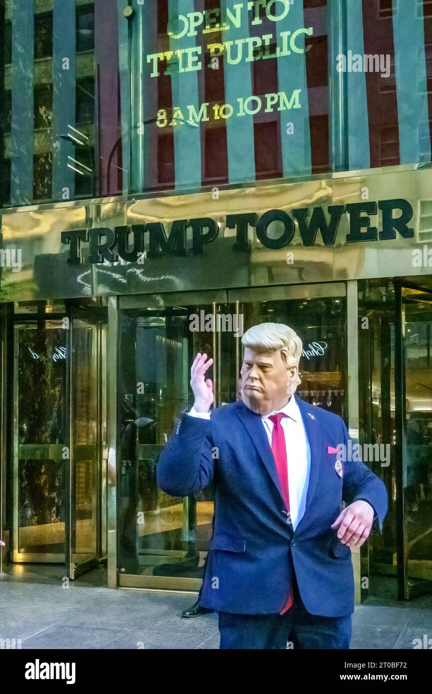 New York, USA. 5th Oct, 2023. An impersonator wearing a mask of former ...